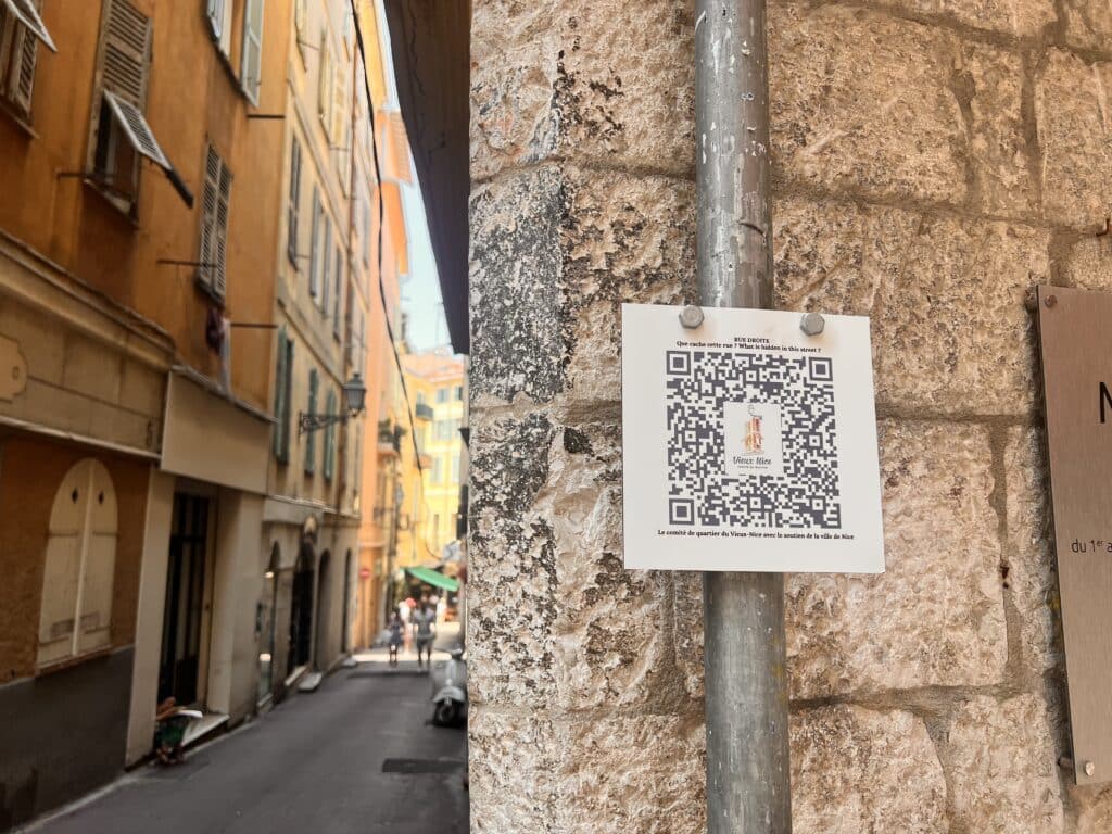 À Nice, des QR-codes installés pour faire revivre l'histoire du Vieux ...