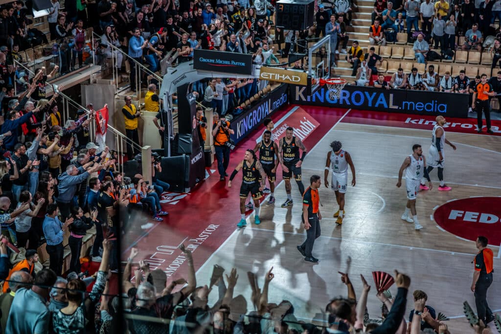 Betclic Elite : la Roca Team domine Bourg et rejoint Nanterre en demies ...