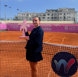 Tennis : Clara Burel remporte l’ITF W35 de Nice et signe son retour ...